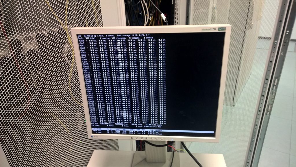 Máme první server s SSD a 512 GB RAM | vpsFree.cz